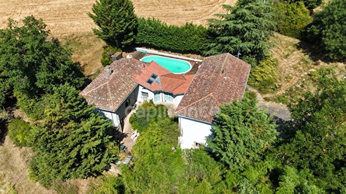 Maison 10 pièces à Saint-Clément-les-Places, à vendre