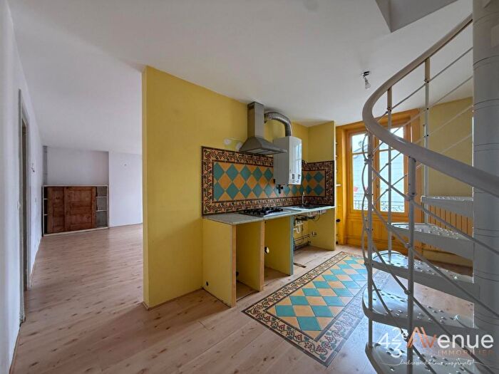 Appartement à vendre - Saint-Étienne, Crêt de Roc - 4 pièces - 3 chambres