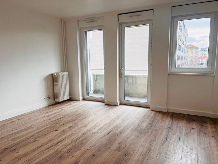 Appartement à louer - Courbevoie, Marceau République - 3 pièces - 2 chambres