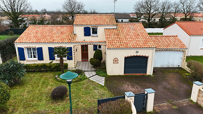 Maison à vendre - Maché - 5 pièces - 4 chambres