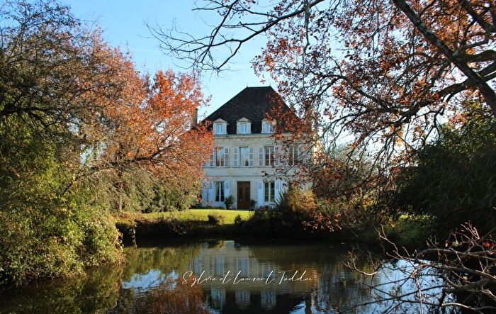 Maison à vendre - Montguyon - 11 pièces - 6 chambres