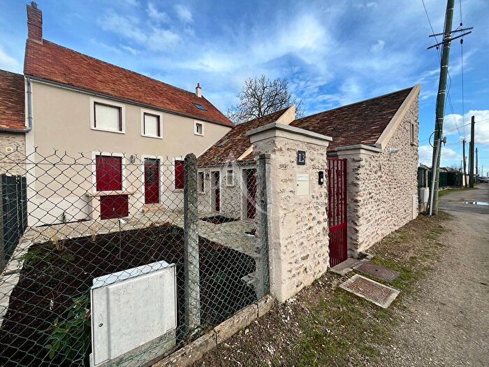 Maison à louer - Les Granges le Roi - 5 pièces - 4 chambres