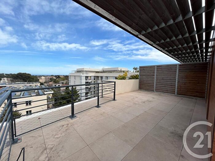 Appartement à louer - Antibes - 3 pièces - 2 chambres