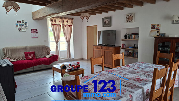 Maison à vendre - Saint-Aubin-Château-Neuf - 6 pièces - 4 chambres