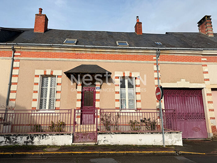 Maison à vendre - La Chartre-sur-le-Loir - 4 pièces - 3 chambres