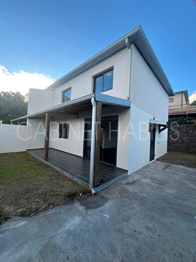 Maison 4 pièces à Petite-Île, Centre-ville, Piton du Calvaire, à louer