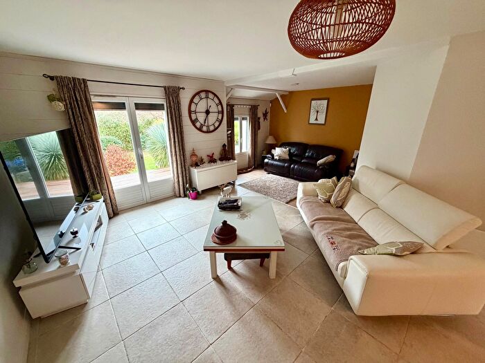 Maison à vendre - Saint-Avaugourd-des-Landes - 7 pièces - 3 chambres