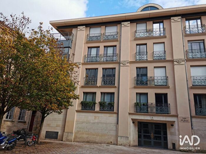 Appartement à louer - Bordeaux, Saint-Pierre - 2 pièces - 1 chambre