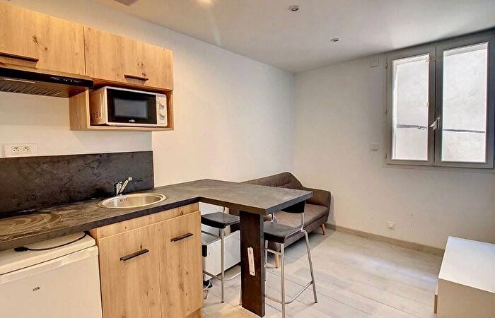 Appartement à louer - Boulevars-Gare-Saint Leger-Chabrand, Draguignan - 2 pièces - 1 chambre