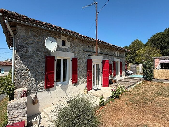 Maison 3 pièces à Champagne-Mouton, à vendre