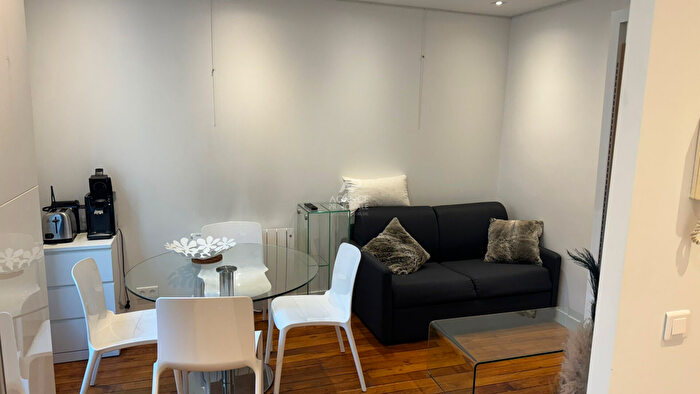 Appartement à louer - Paris e , Passy, Maison de la Radio, Muette-Sud - 2 pièces - 1 chambre