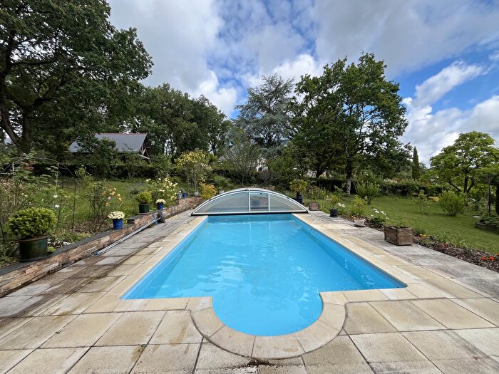 Maison 7 pièces à Gennes, à vendre