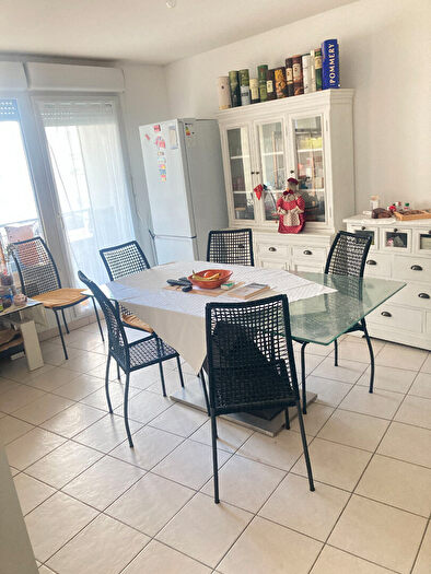 Appartement à louer - Bourgoin-Jallieu, Centre-ville, Pont Saint-Michel - 3 pièces - 2 chambres