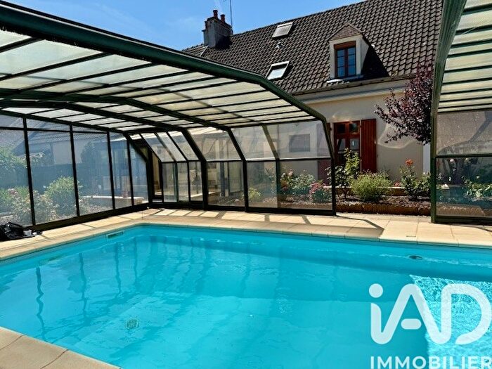 Maison à vendre - Saint-Amand-Montrond - 6 pièces - 5 chambres