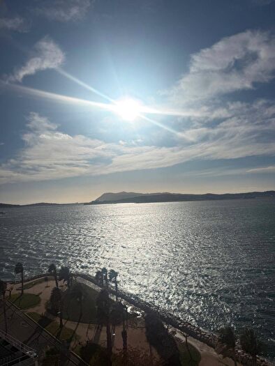 Appartement à louer - Toulon - 4 pièces - 2 chambres