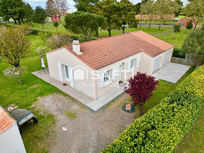 Maison 4 pièces à Angles, à vendre