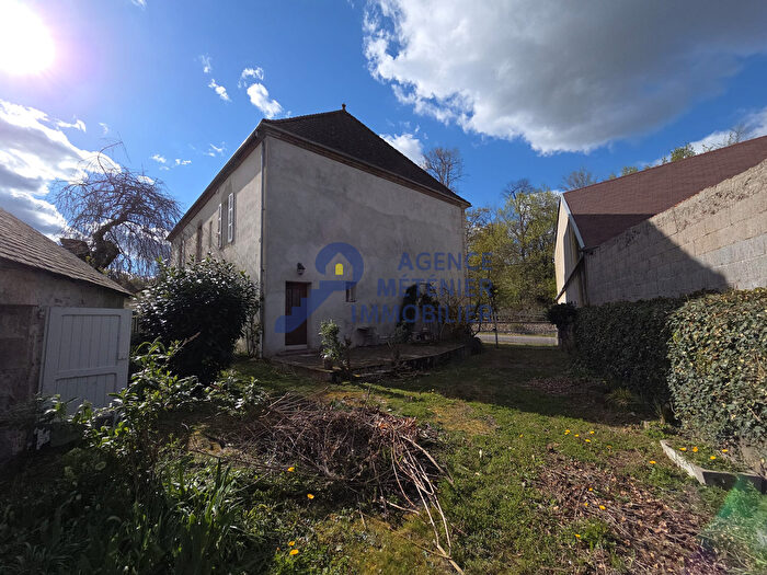 Montaigu-le-Blin : Maison 11 pièces à vendre
