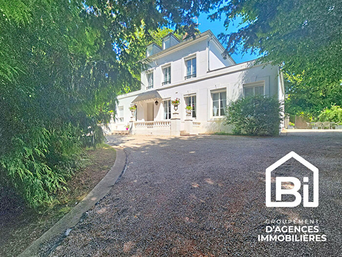 Lisieux, Trevett, Quatre Sonnettes : Maison 9 pièces à vendre