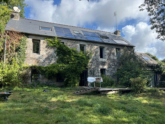 Maison à vendre - Callac - 10 pièces - 7 chambres