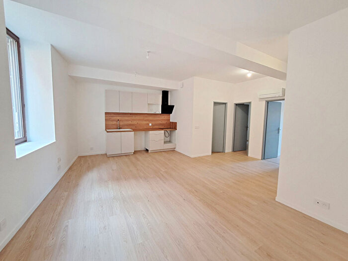 Appartement à louer - Saint-Symphorien-sur-Coise - 3 pièces - 2 chambres