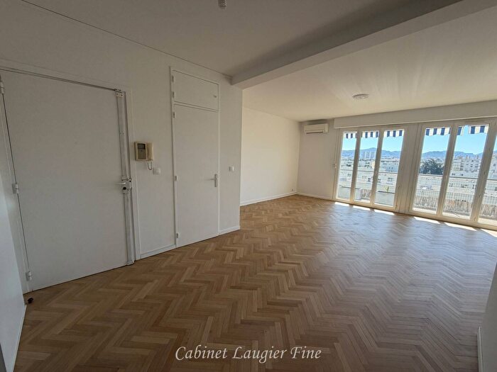 Appartement à louer - Marseille ème arrondissement - 3 pièces - 2 chambres