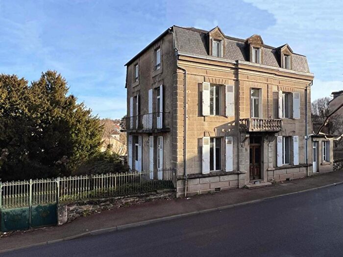 Maison 12 pièces à vendre à Saint-Yrieix-la-Perche