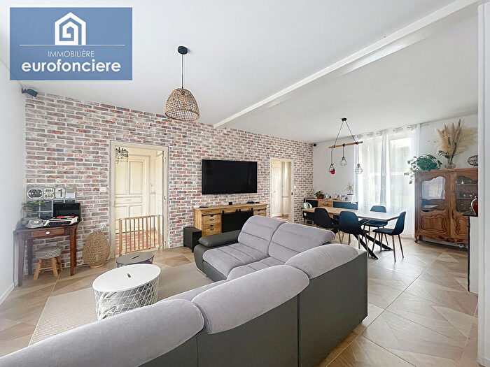 Maison à vendre - Les Grandes-Chapelles - 6 pièces - 5 chambres