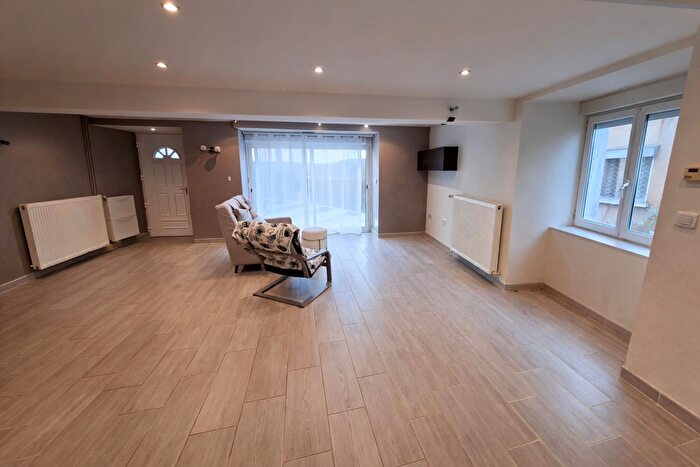 Maison à vendre - Panissières - 6 pièces - 5 chambres