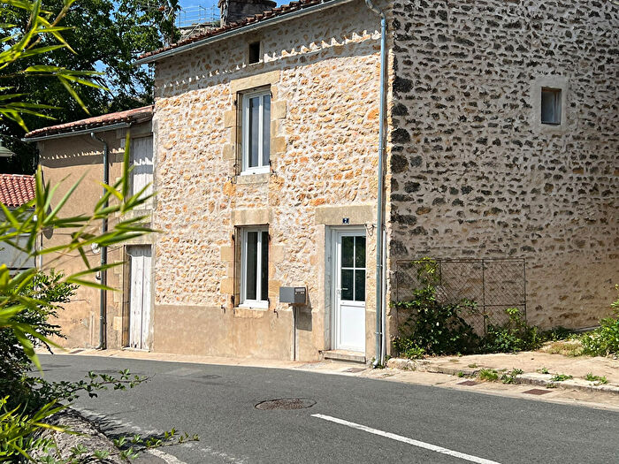 Maison 3 pièces à Gençay, à vendre