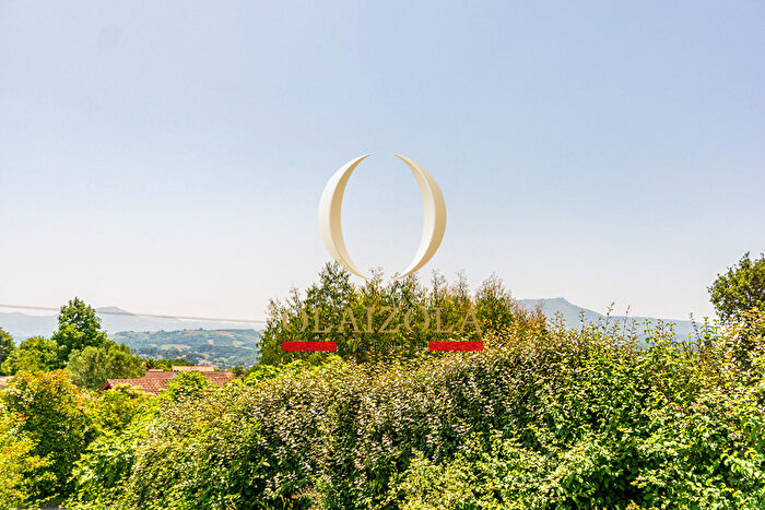 Maison à vendre - Saint-Pée-sur-Nivelle - 8 pièces - 6 chambres