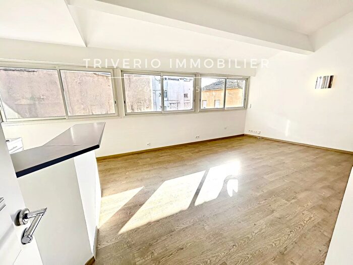 Appartement à louer - Cannes, Centre-ville - 2 pièces - 1 chambre