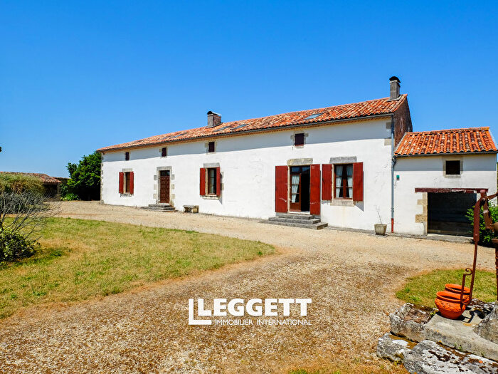 Maison à vendre - Saint-Pierre-de-Juillers - 10 pièces - 4 chambres