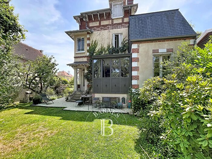 Garches, Gare : Maison 7 pièces à louer