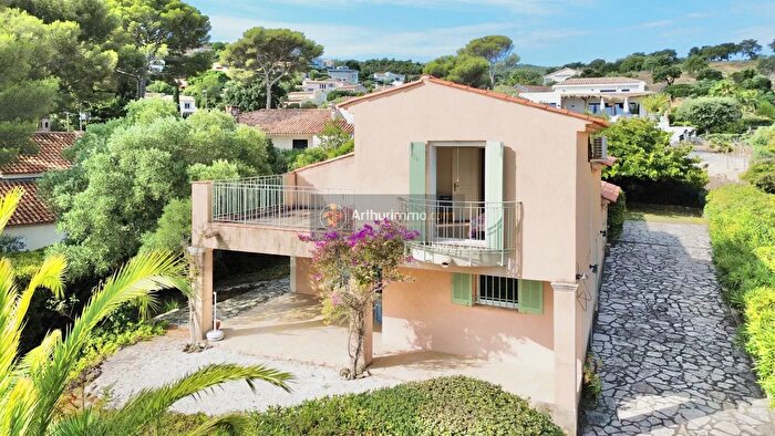 Maison à vendre - Roquebrune-sur-Argens - 5 pièces - 2 chambres