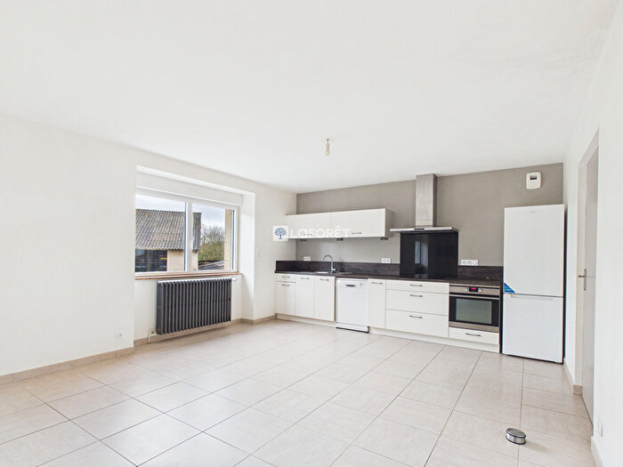 Maison à louer - Plogastel-Saint-Germain - 7 pièces - 6 chambres