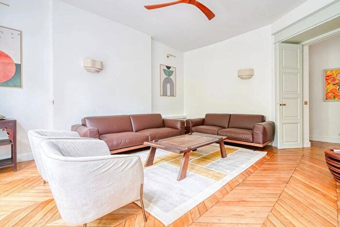 Appartement à louer - Saint Germain des Prés, Paris ème arrondissement - 8 pièces - 6 chambres