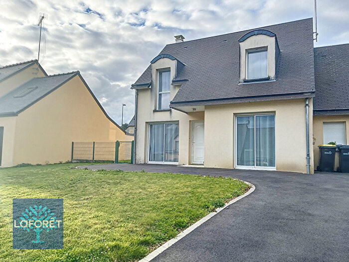 Maison à louer - Fougères, Madeleine, Sermandière, Chattière - 5 pièces - 4 chambres