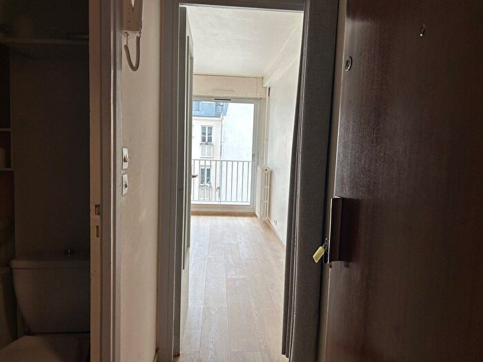 Appartement à louer - Jean Moulin-Porte dOrléans, Paris ème arrondissement - 1 pièce