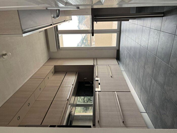 Appartement à louer - Saint-André-de-la-Roche - 4 pièces - 3 chambres