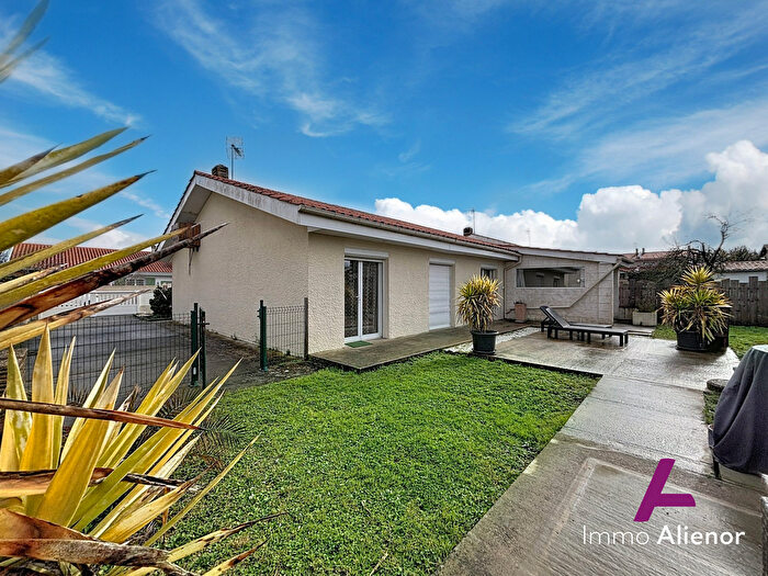 Maison à vendre - Saint-Médard-en-Jalles - 6 pièces - 4 chambres