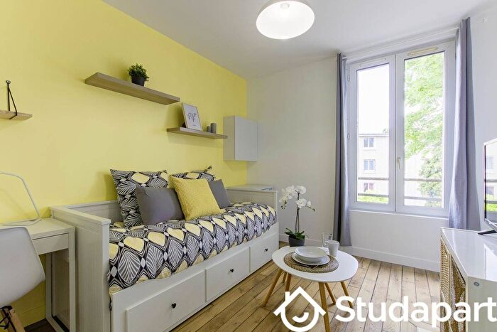 Appartement à louer - Petit Noisy, Noisy-le-Sec - 1 pièce - 4 chambres