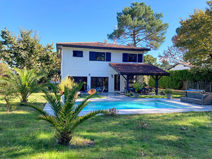 Maison à vendre - La Teste-de-Buch, Les Chênes Verts, Bordes, Clair-Bois, Pinède de Conteau - 6 pièces - 4 chambres