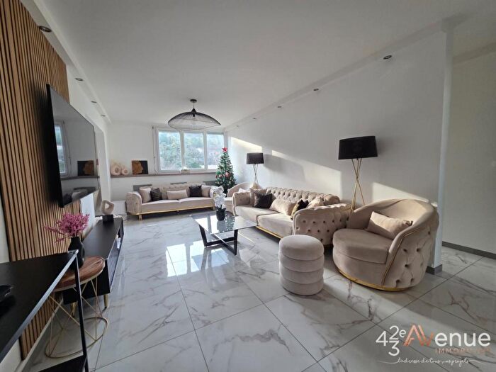 Appartement à vendre - Saint-Étienne, La Métare, Le Portail Rouge, Fauriel, Villeboeuf - 4 pièces - 2 chambres