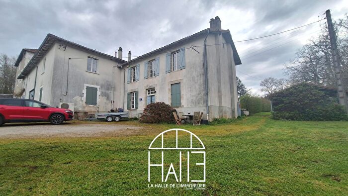 Maison à vendre - Rochechouart - 8 pièces - 6 chambres