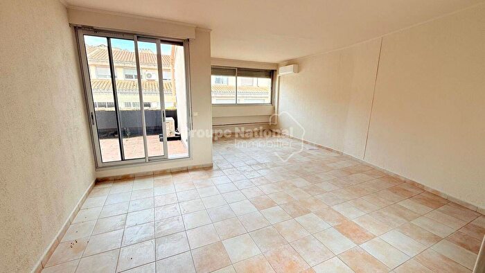 Appartement à louer - La Balance-Palais des Papes, Avignon - 3 pièces - 2 chambres