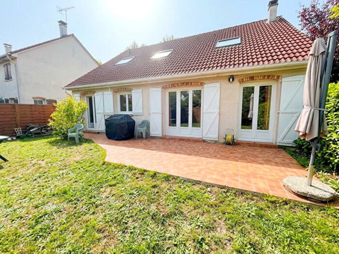 Maison 7 pièces à Villepreux, à vendre