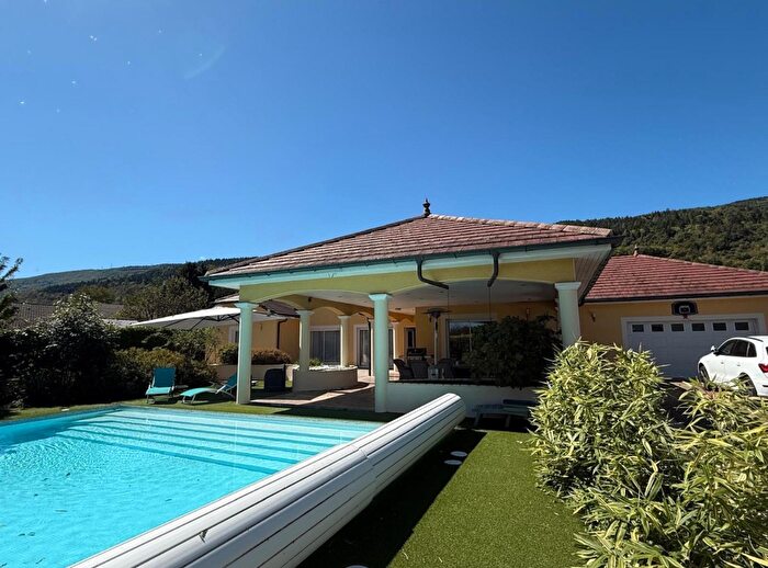 Maison à vendre - Bellegarde-sur-Valserine - 7 pièces - 5 chambres