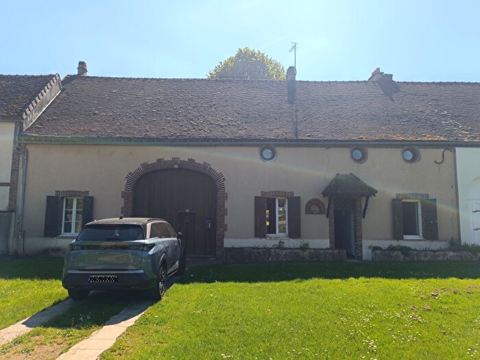 Maison 8 pièces à Villechétive, à vendre