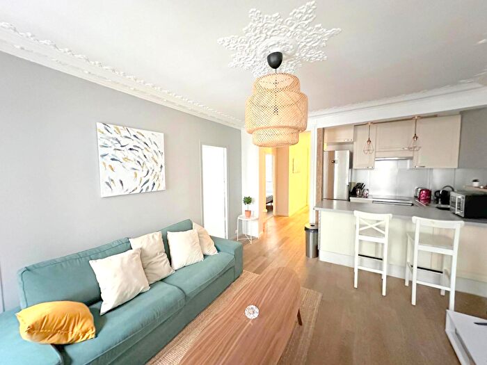 Appartement à vendre - Paris e , Clichy, Trinité - 3 pièces - 2 chambres