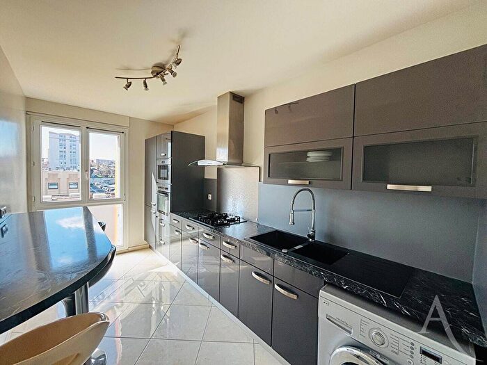 Appartement à louer - Salengro Jaures, Mantes-la-Ville - 3 pièces - 2 chambres